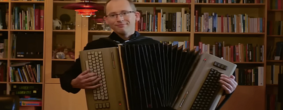 The Commodordion: The C64 SID Piano Accordion |AUSRETROGAMER
